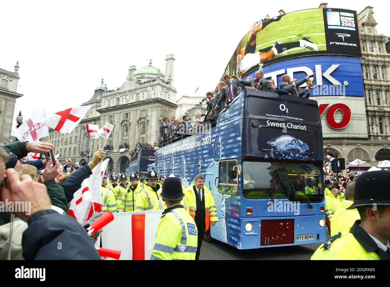 The England Rugby Team pass through Piccadily Circus, London, on their ...
