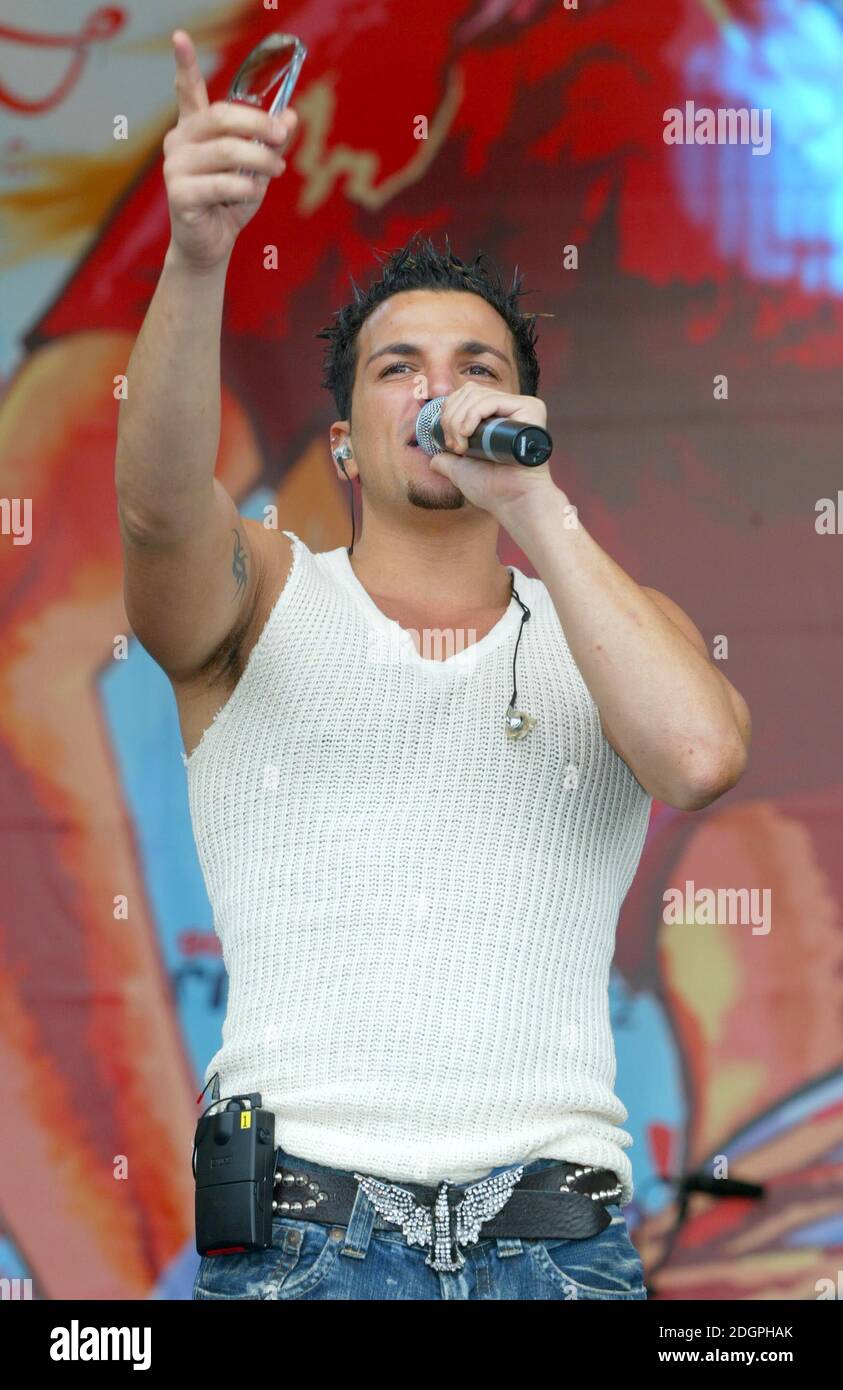 Peter andre singing hi-res stock photography and images - Alamy