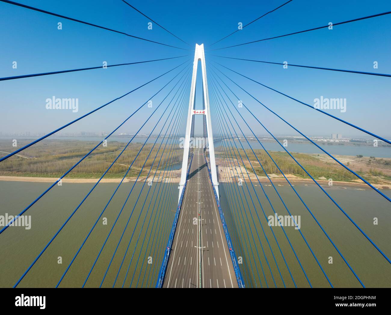 --FILE--As the 11th Yangtze River Bridge, the Qingshan Yangtze River ...