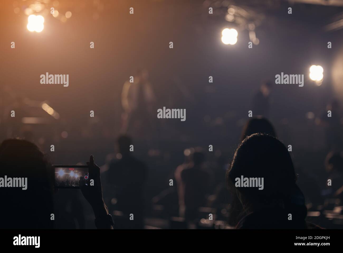 Speaker audience cheering hi-res stock photography and images - Alamy
