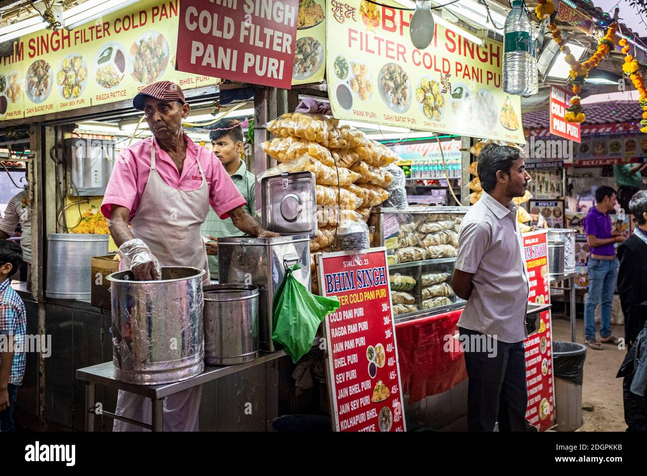 Panipuri hi-res stock photography and images - Alamy
