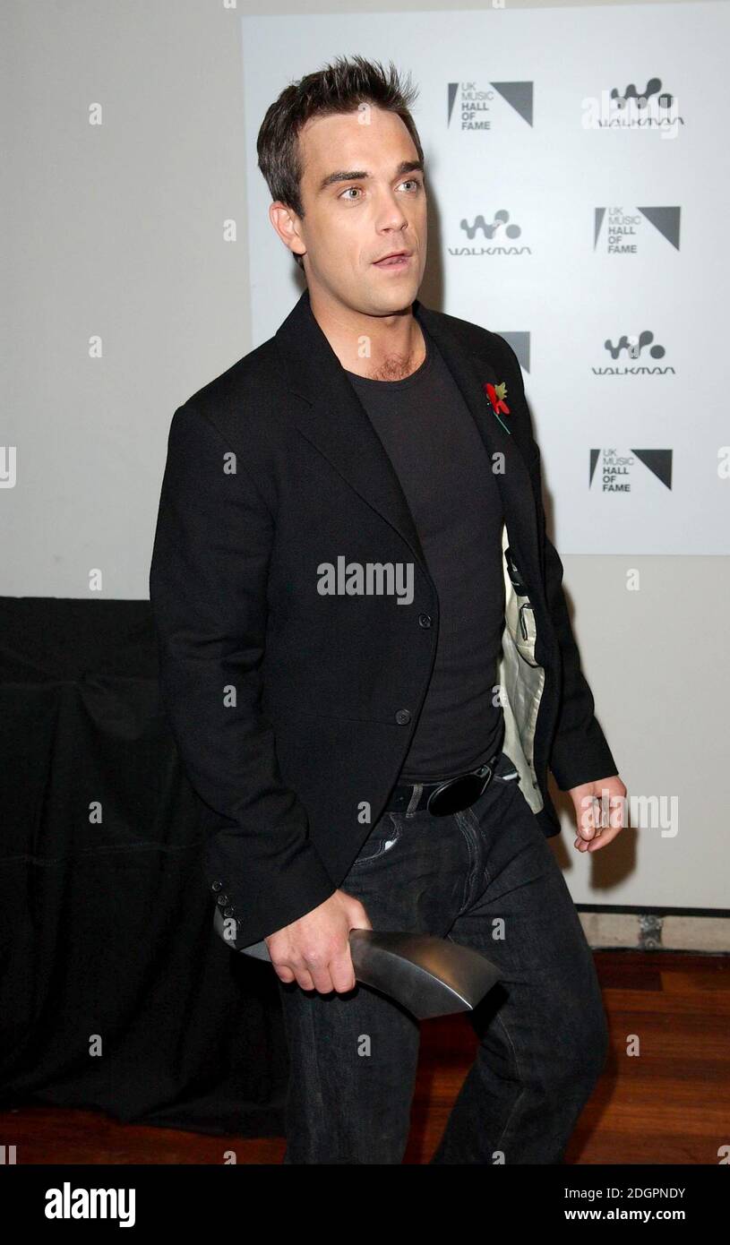 Robbie williams 1990s hi-res stock photography and images - Alamy