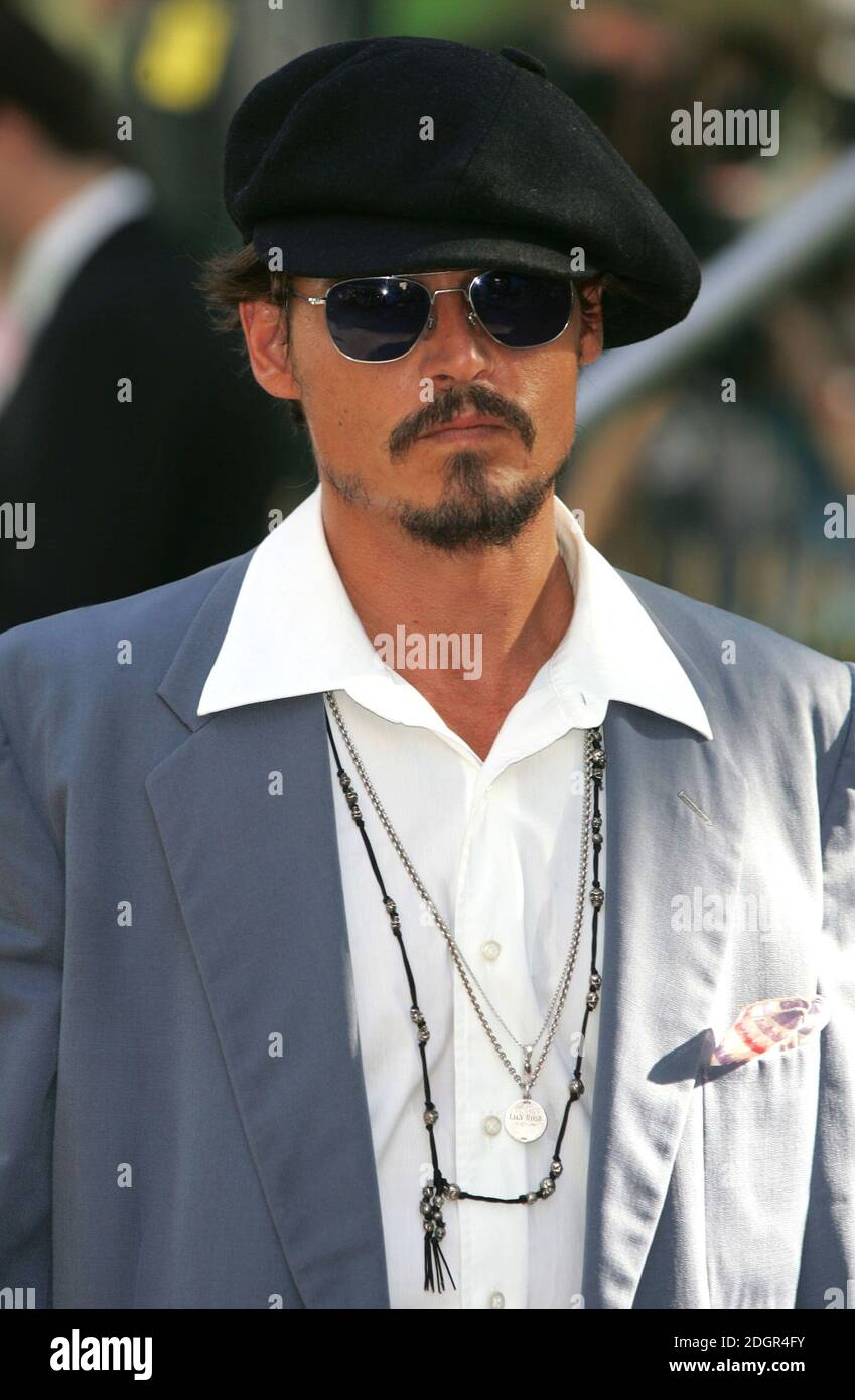 Johnny Depp arriving at the Charlie and the Chocolate Factory UK ...