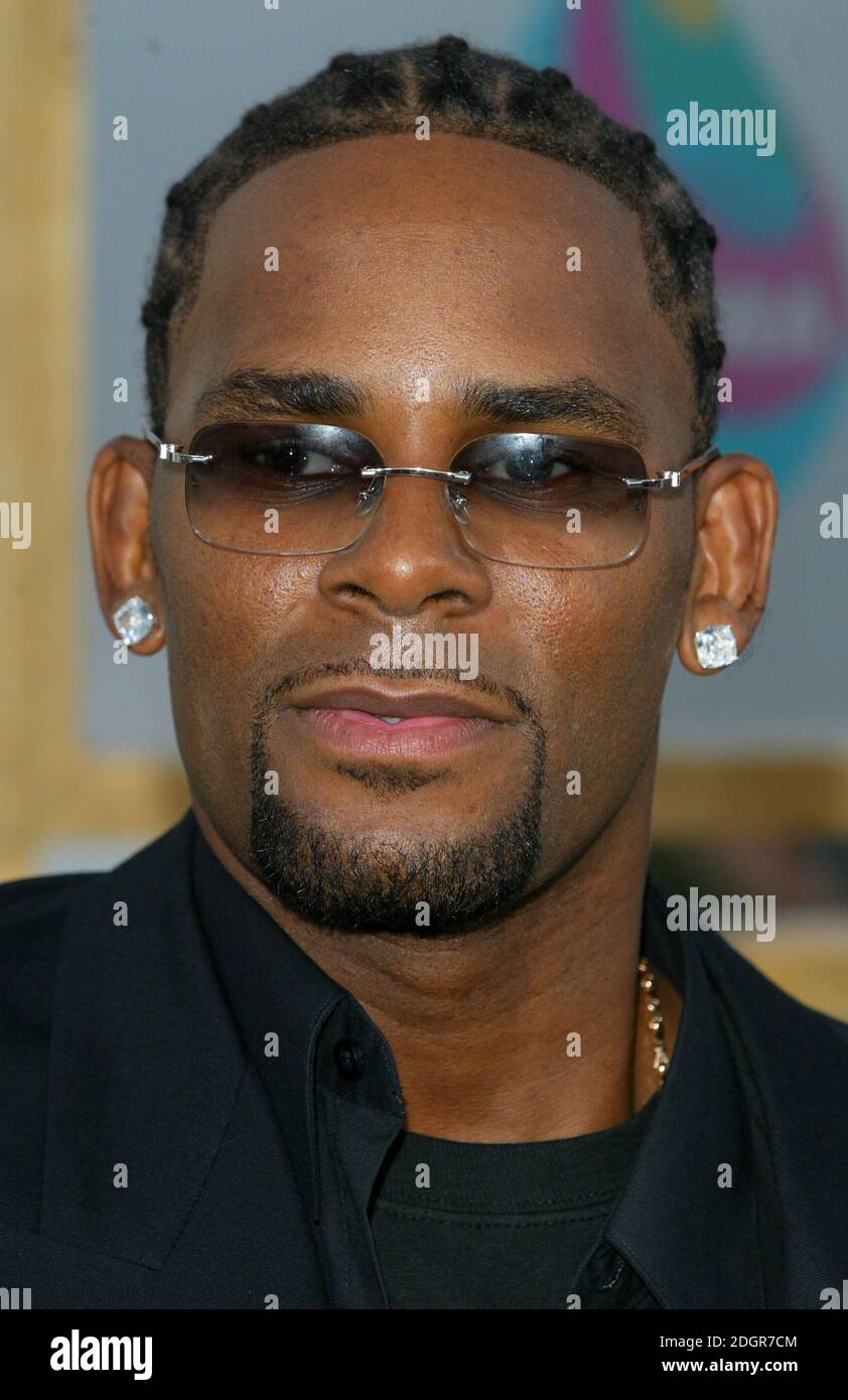 R Kelly arriving for the MTV Music Video Awards (VMA's) at the American ...