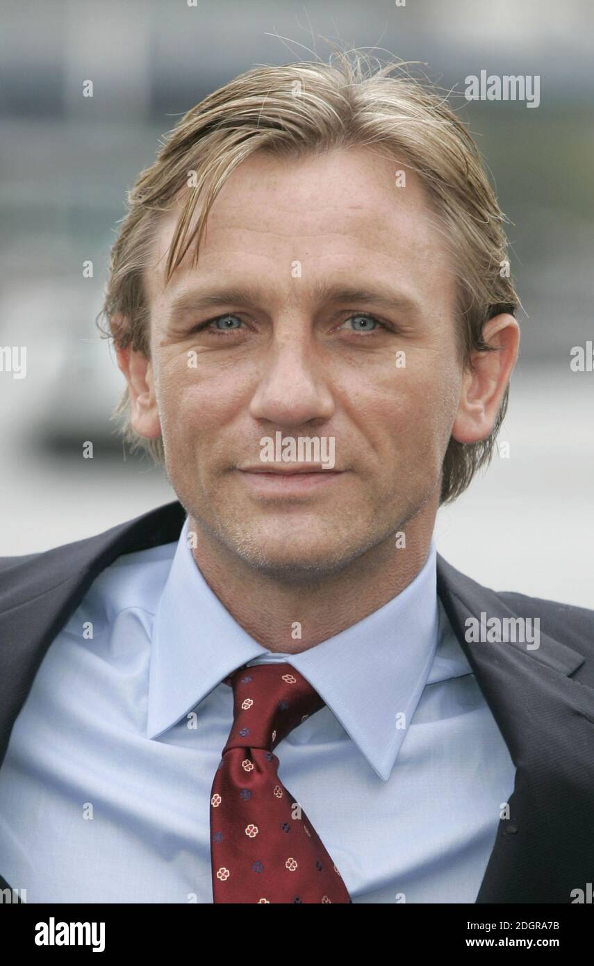 James bond daniel craig eye hi-res stock photography and images - Alamy