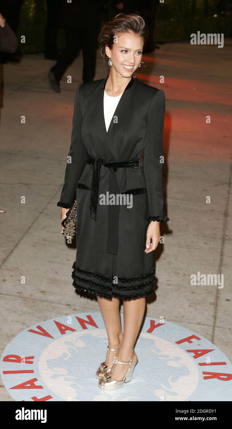 Jessica Alba arriving at the Vanity Fair Oscars Party 2006, Morton's ...