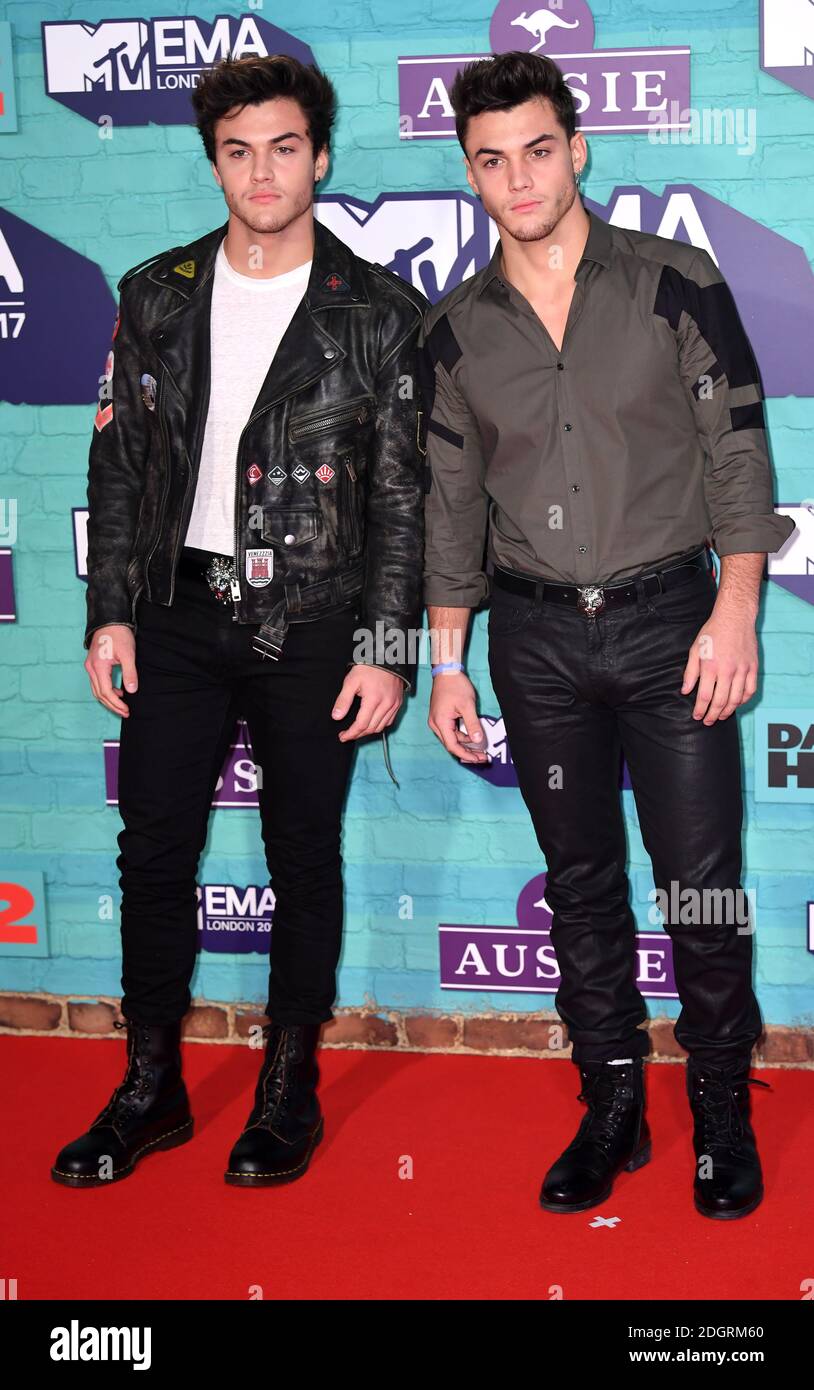 Dolan twins hi-res stock photography and images - Alamy