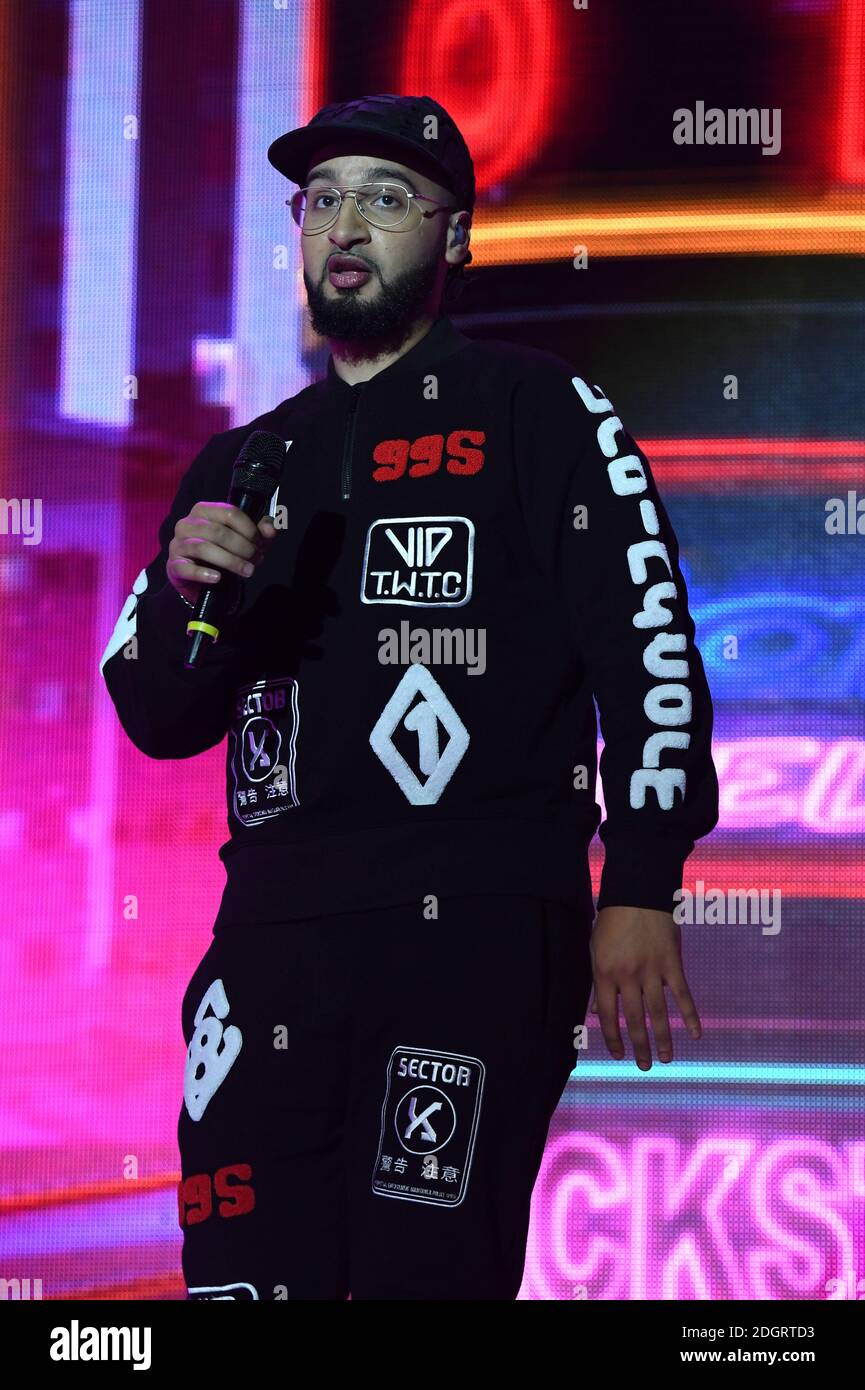 Rak su perform hi-res stock photography and images - Alamy