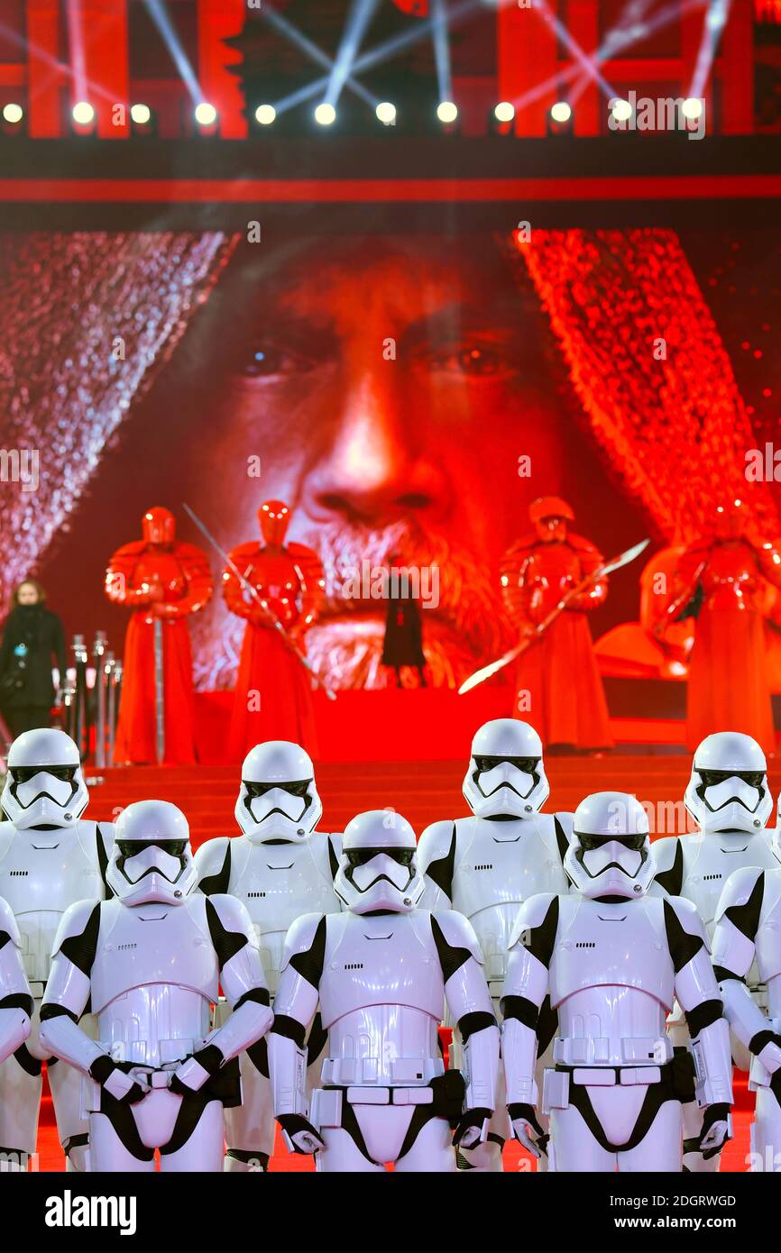 Stormtroopers attending the star wars hi-res stock photography and ...