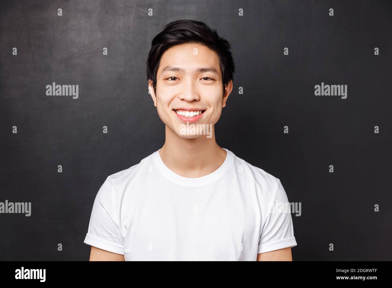 Close-up portrait of satisfied asian client smiling pleased, looking at ...