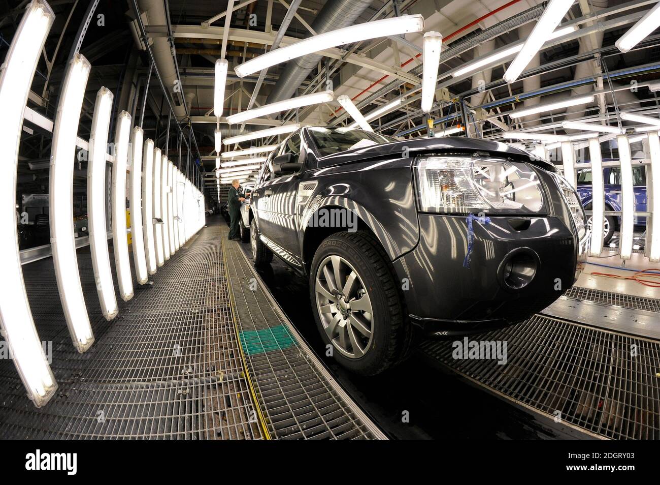 Jaguar land rover production halewood hi-res stock photography and ...