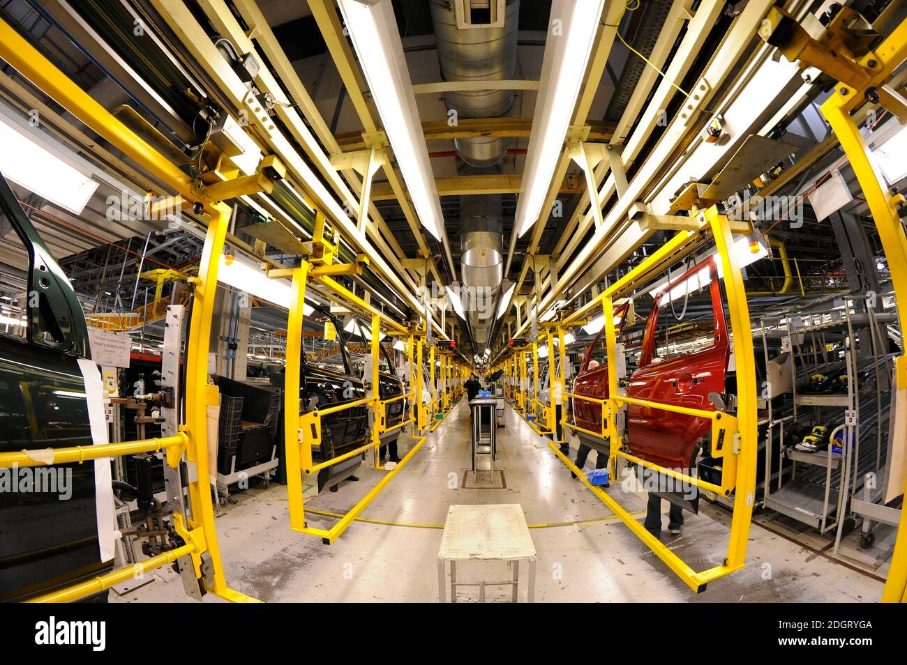 Jaguar land rover production halewood hi-res stock photography and ...