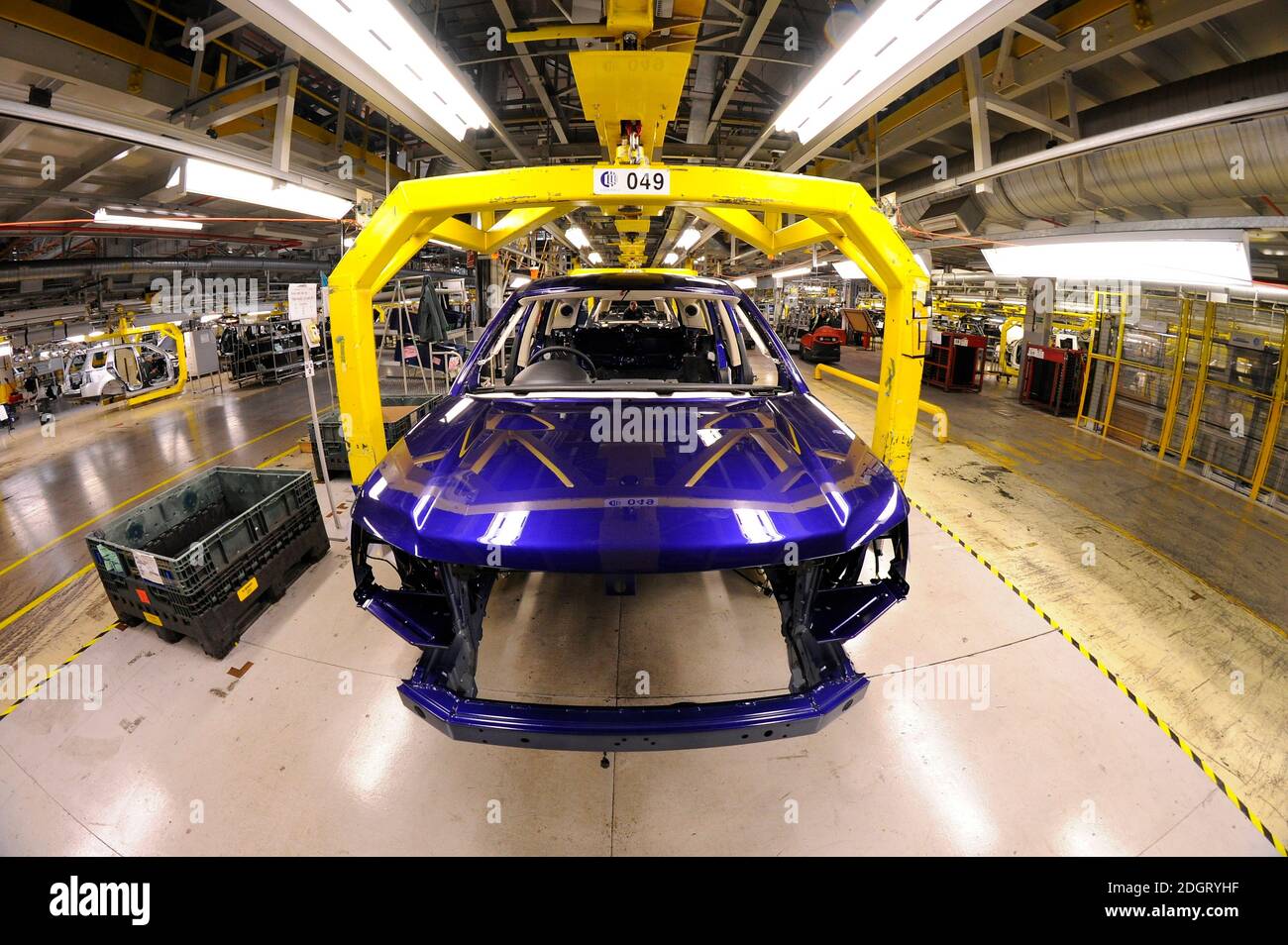 Jaguar land rover production halewood hi-res stock photography and ...