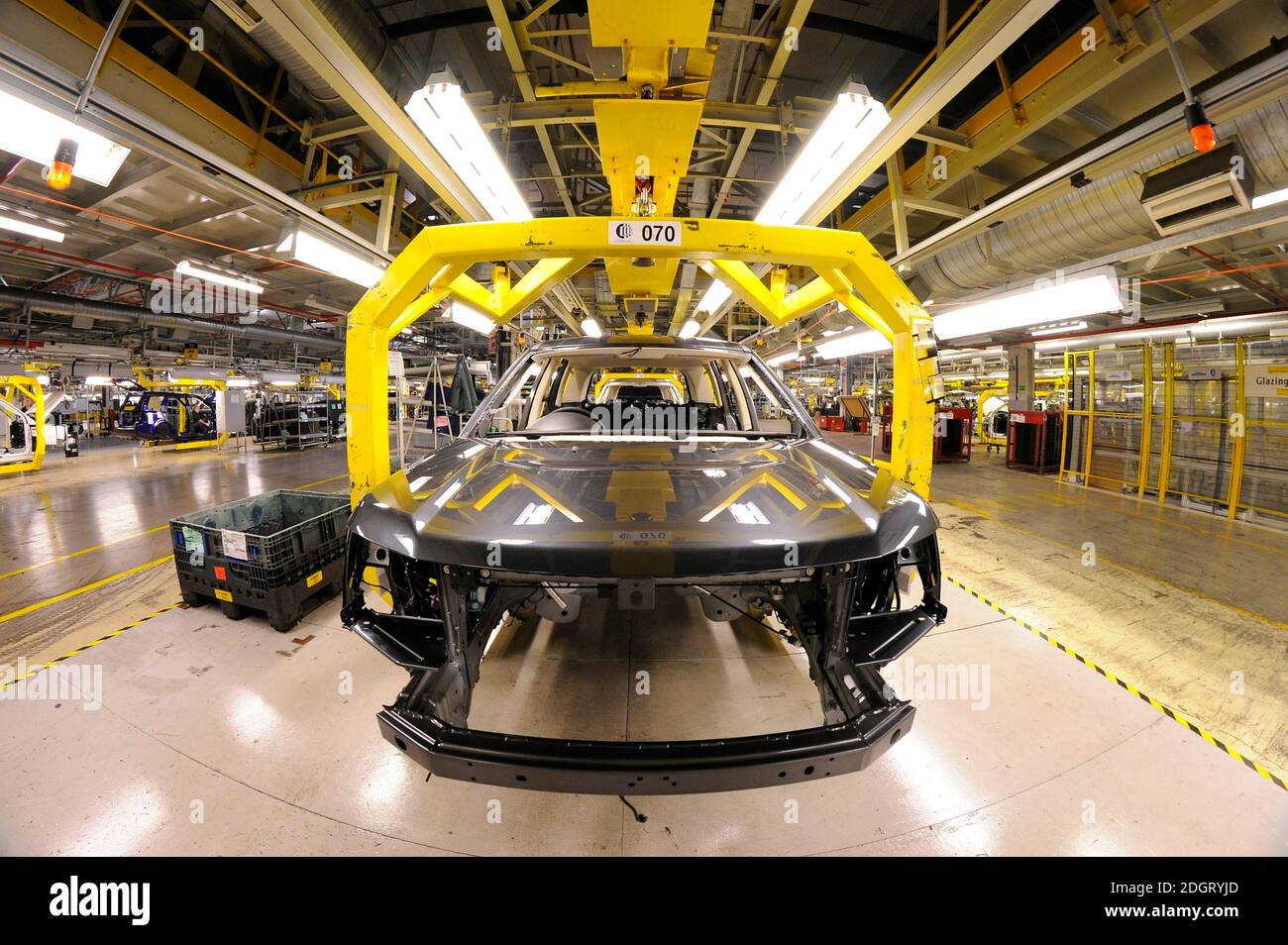 Jaguar land rover production halewood hi-res stock photography and ...