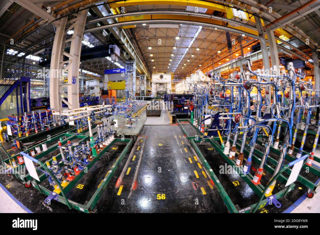 Jaguar land rover production halewood hi-res stock photography and ...