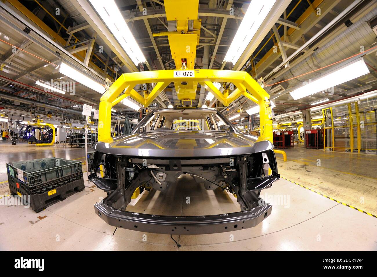 Jaguar land rover production halewood hi-res stock photography and ...