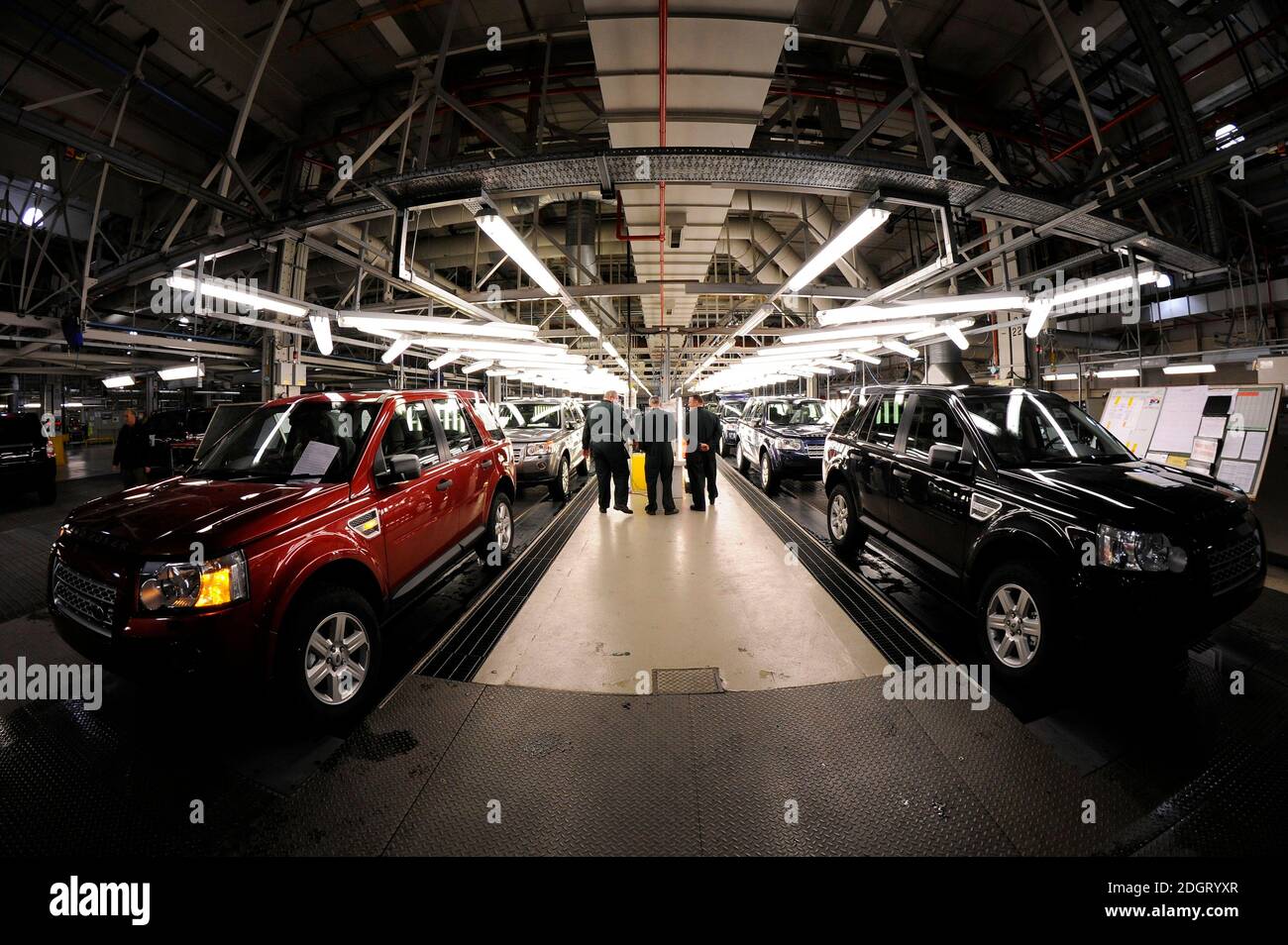 Jaguar land rover production halewood hi-res stock photography and ...