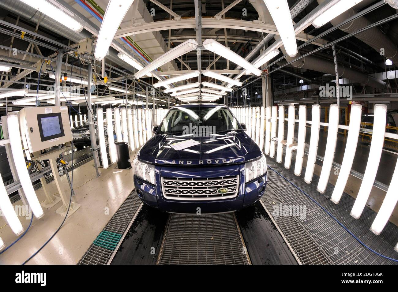 Jaguar land rover production halewood hi-res stock photography and ...