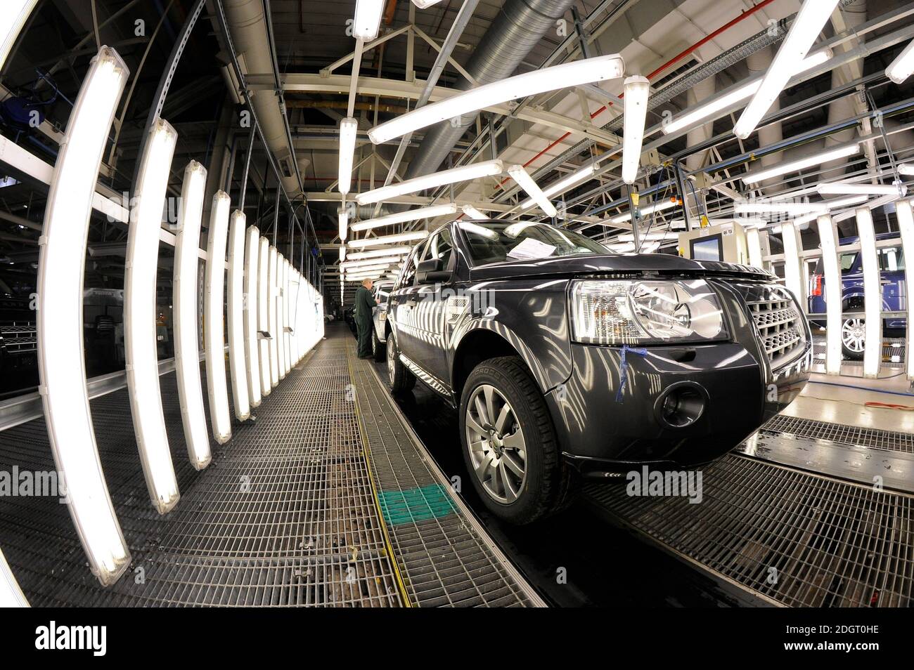 Jaguar land rover production halewood hi-res stock photography and ...