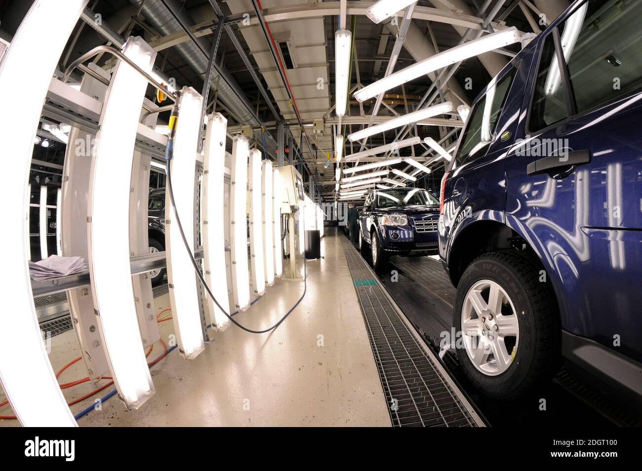 Jaguar land rover production halewood hi-res stock photography and ...