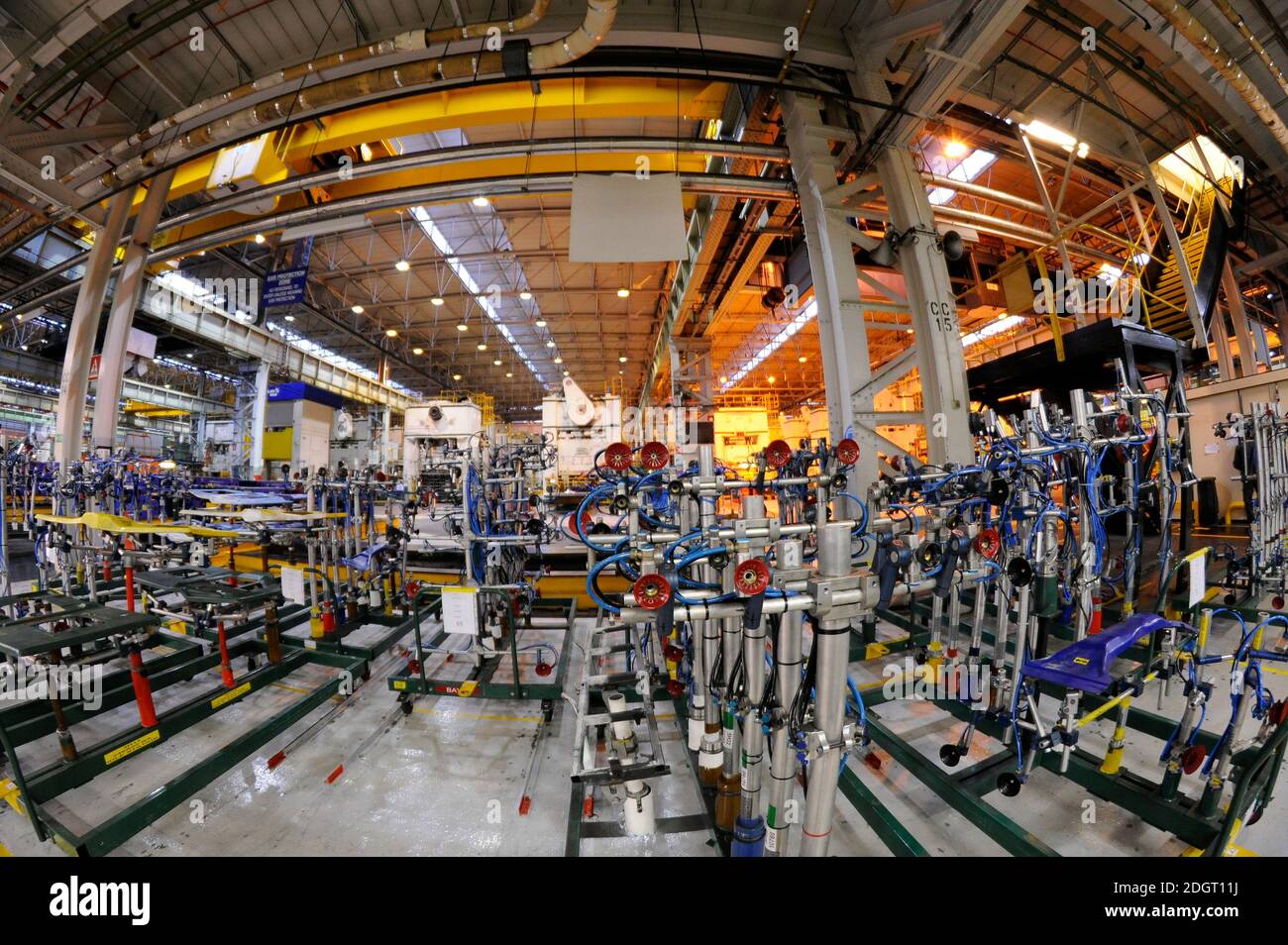 Jaguar land rover production halewood hi-res stock photography and ...
