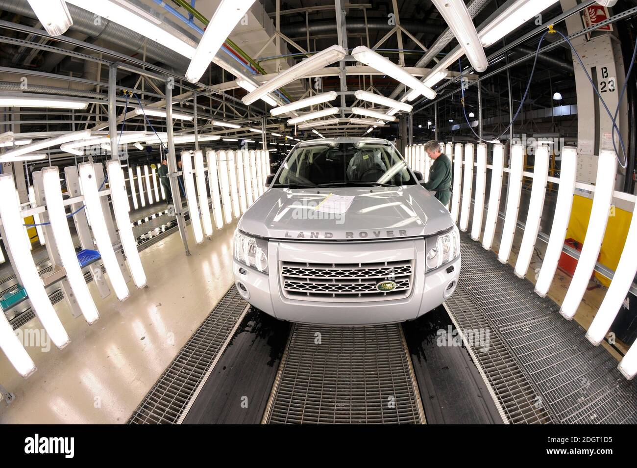 Jaguar land rover production halewood hi-res stock photography and ...