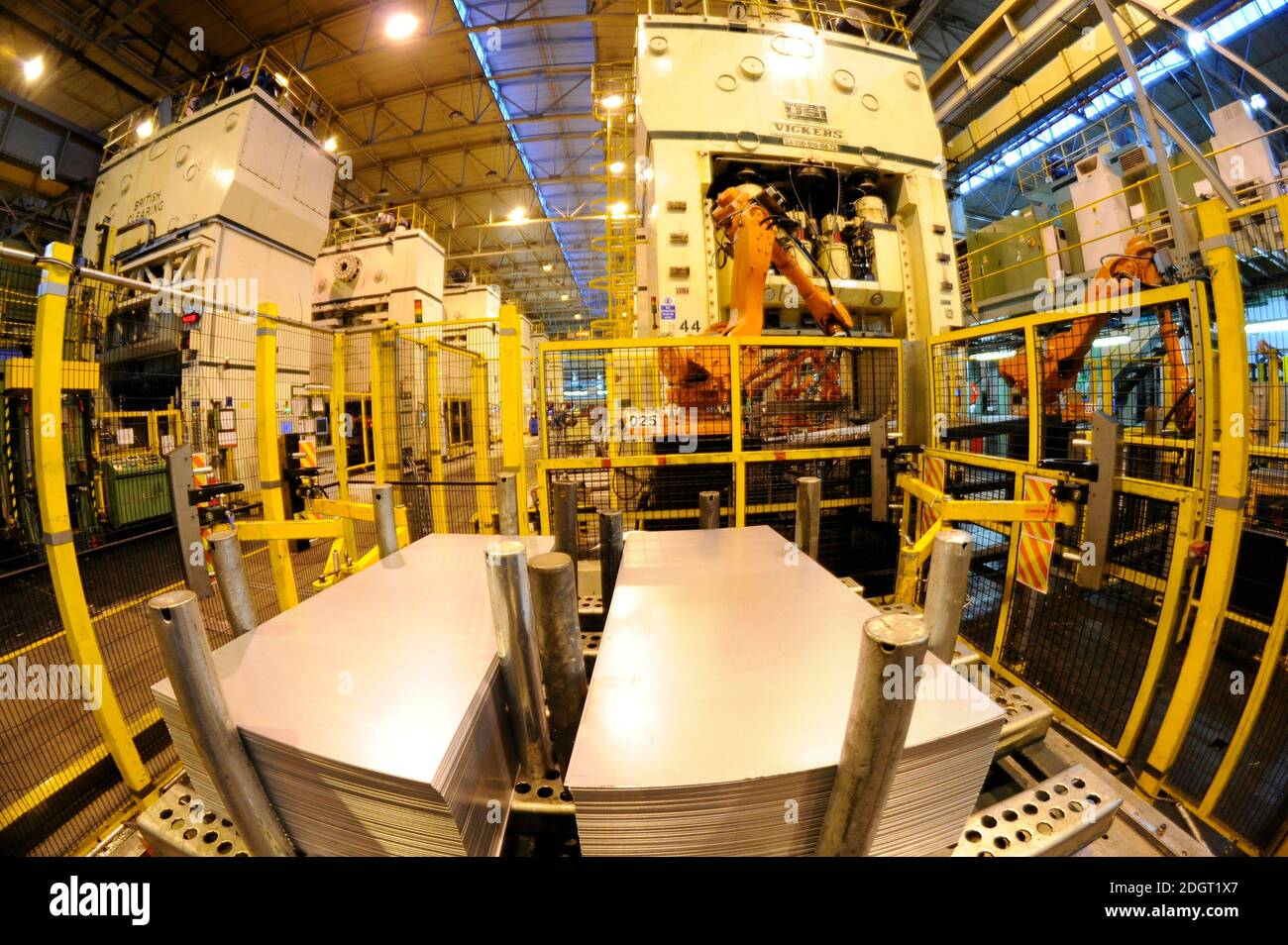 Jaguar land rover production halewood hi-res stock photography and ...