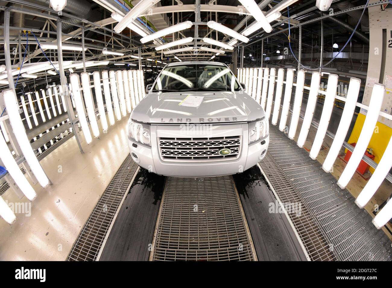 Jaguar land rover production halewood hi-res stock photography and ...