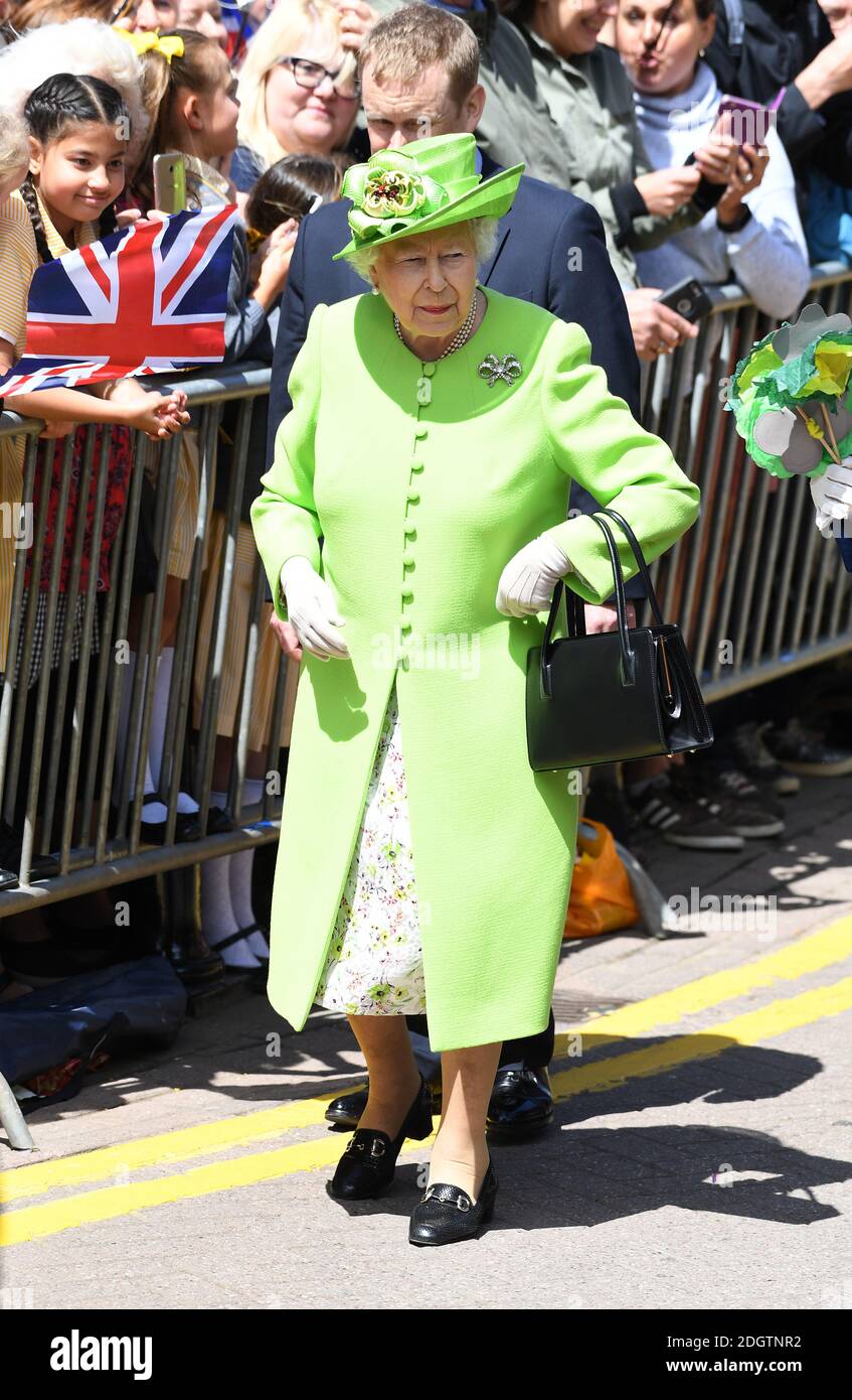 Queen Elizabeth II meets the crowd at Chester Town Hall Stock Photo - Alamy