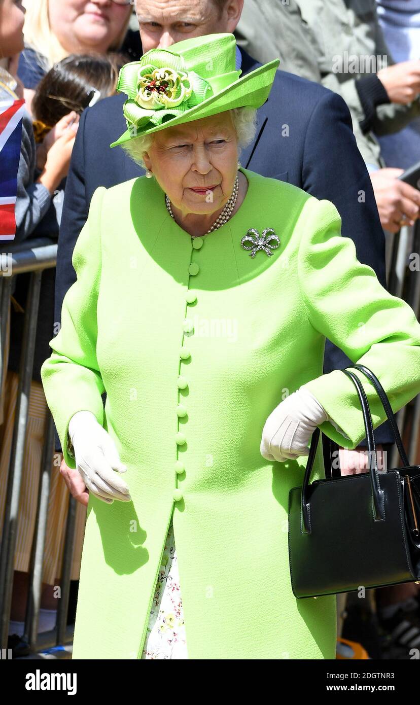 Queen Elizabeth II meets the crowd at Chester Town Hall Stock Photo - Alamy