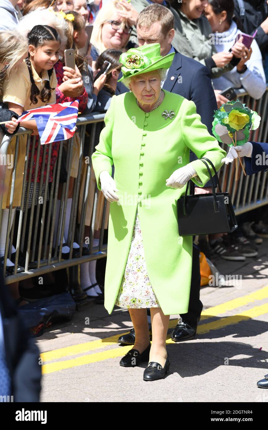 Queen Elizabeth II meets the crowd at Chester Town Hall Stock Photo - Alamy
