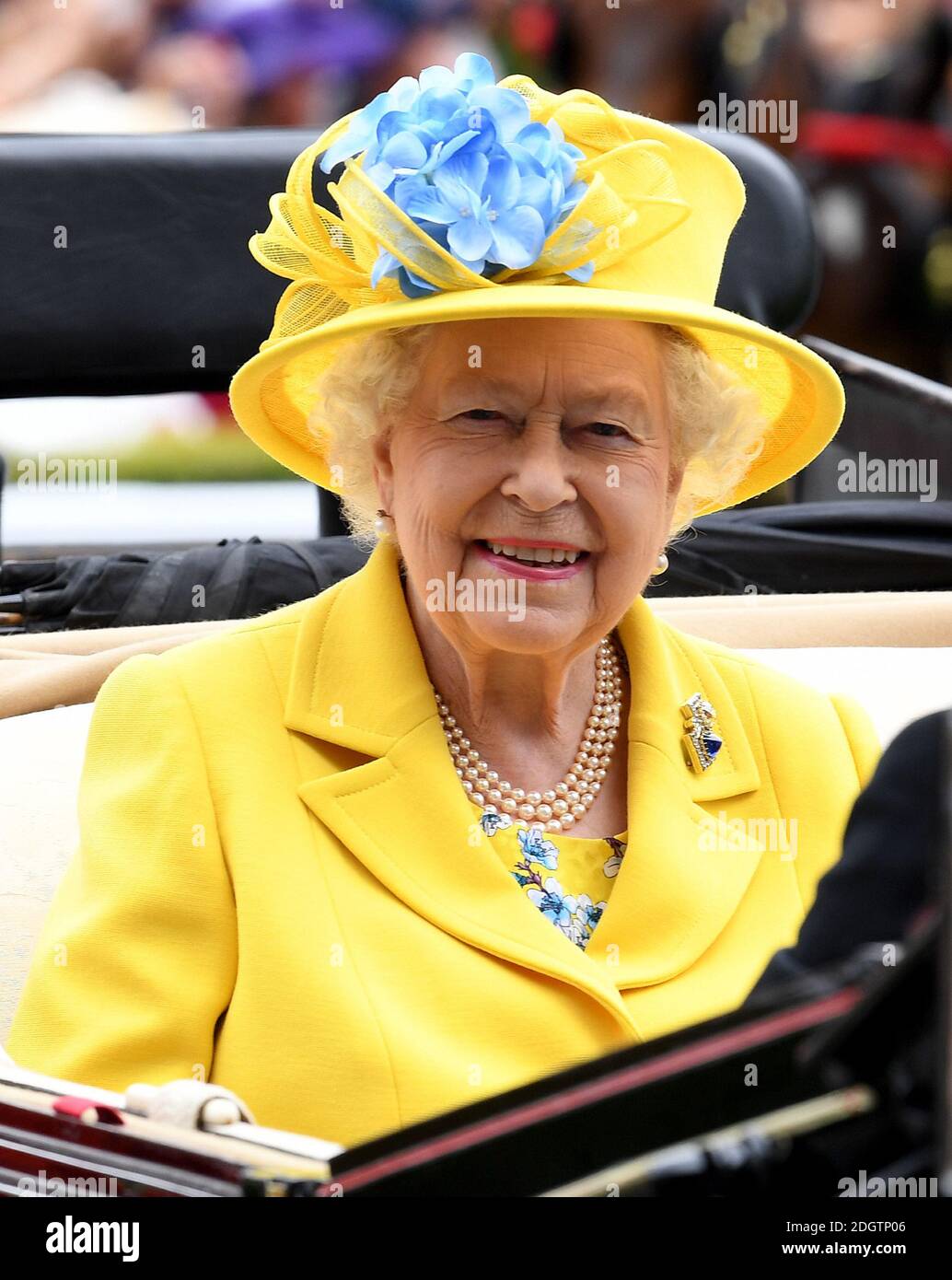 Portrait queen elizabeth eye to camera hi-res stock photography and ...