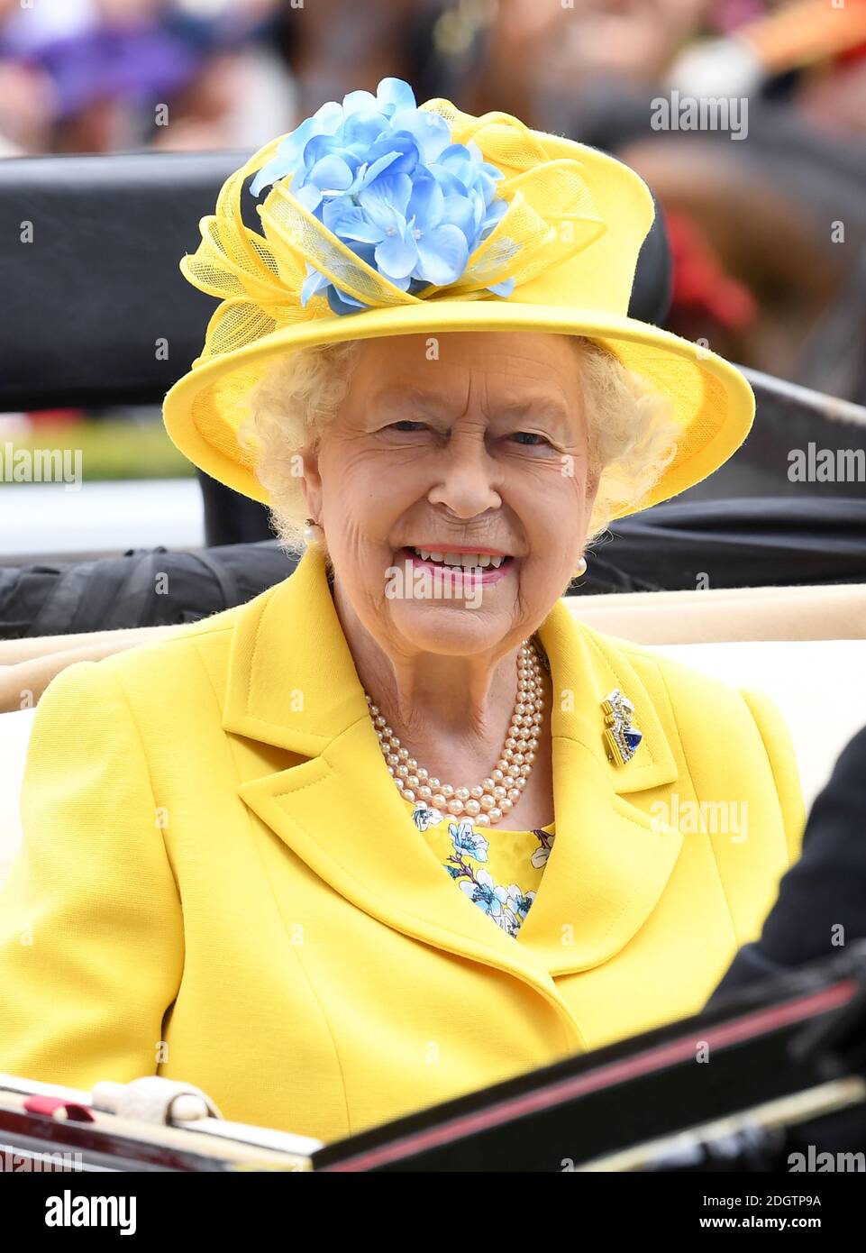 Portrait queen elizabeth eye to camera hi-res stock photography and ...