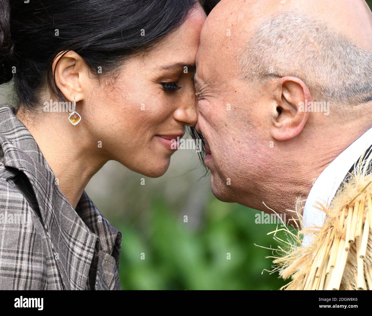 Hongi new zealand hi-res stock photography and images - Alamy