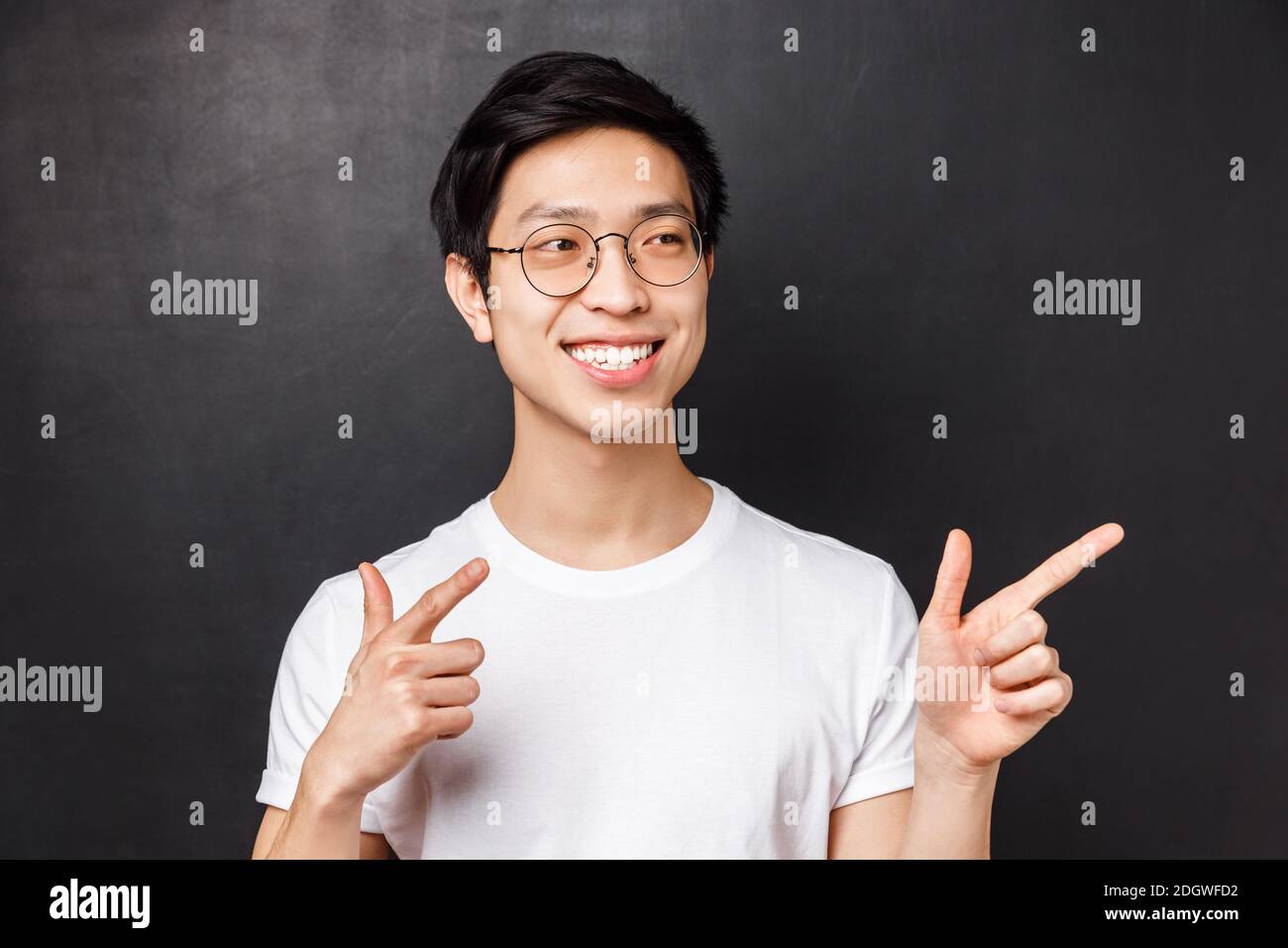 Chinese man side face close up hi-res stock photography and images - Alamy