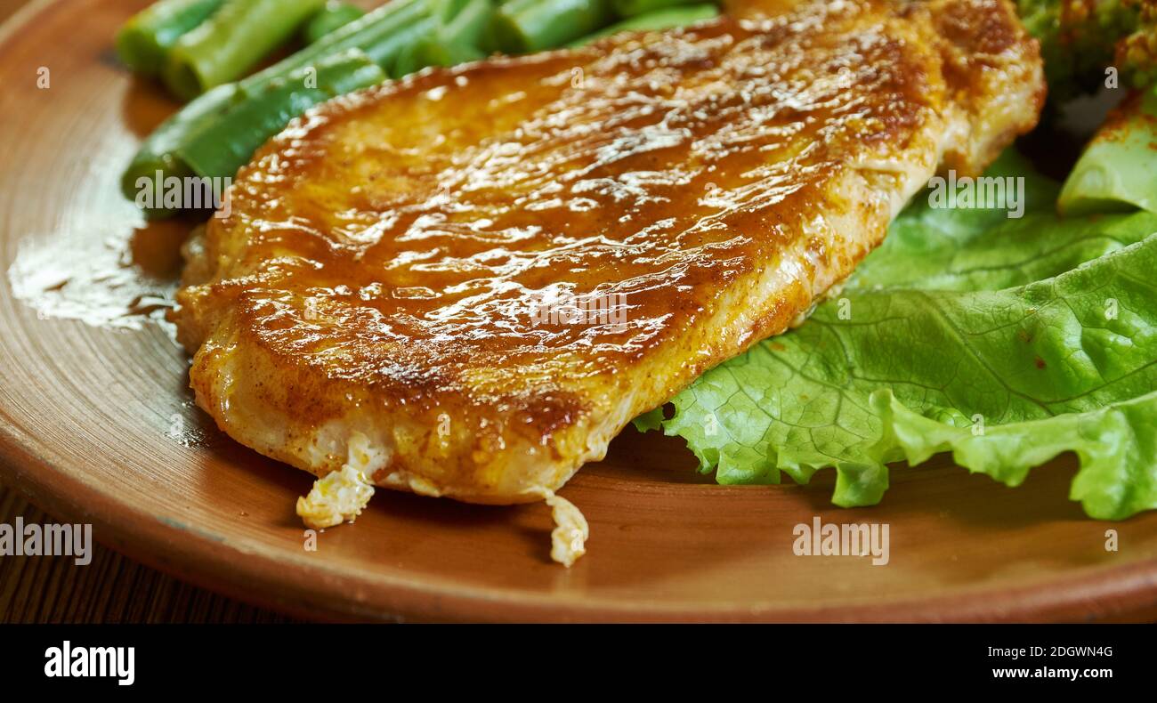 Braciole di maiale, Italian grilled pork paillard Stock Photo - Alamy