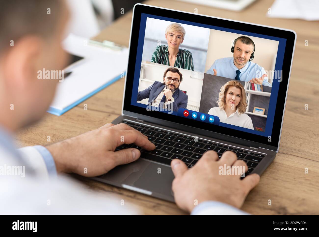Online meeting video call hi-res stock photography and images - Alamy