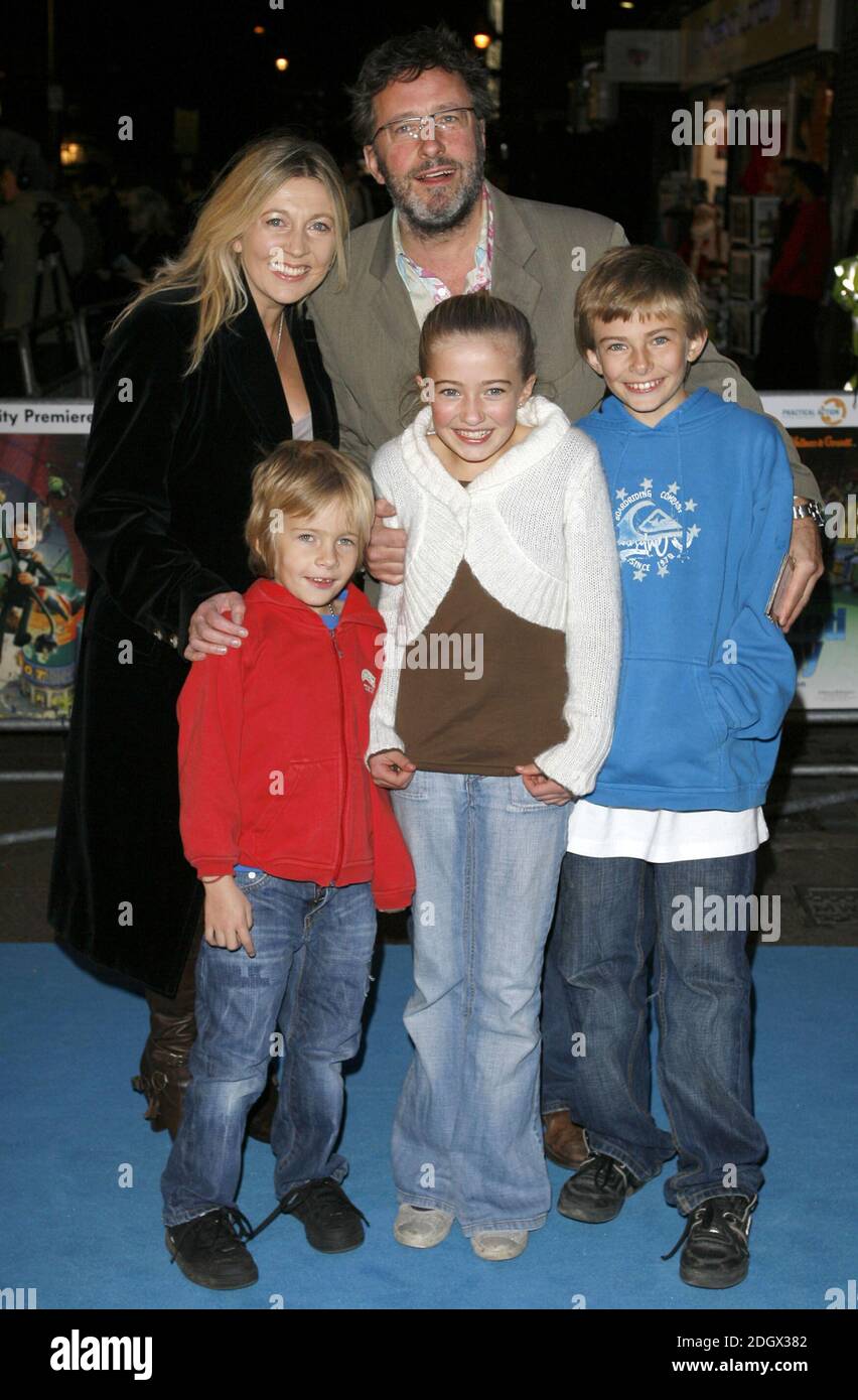 Rowland Rivron and family arriving at the UK Premiere of Flushed Away ...