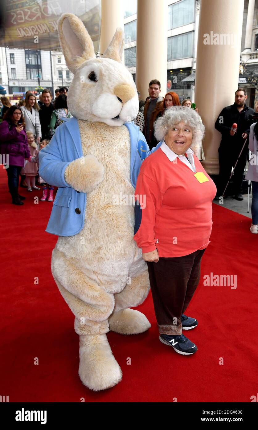 Peter rabbit hi-res stock photography and images - Alamy