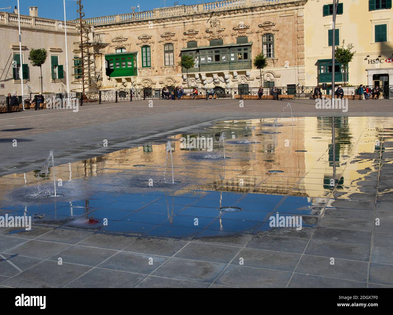 Malta valletta st george square hi-res stock photography and images - Alamy