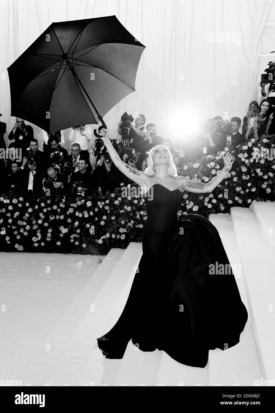 Attending new york benefit Black and White Stock Photos & Images - Alamy