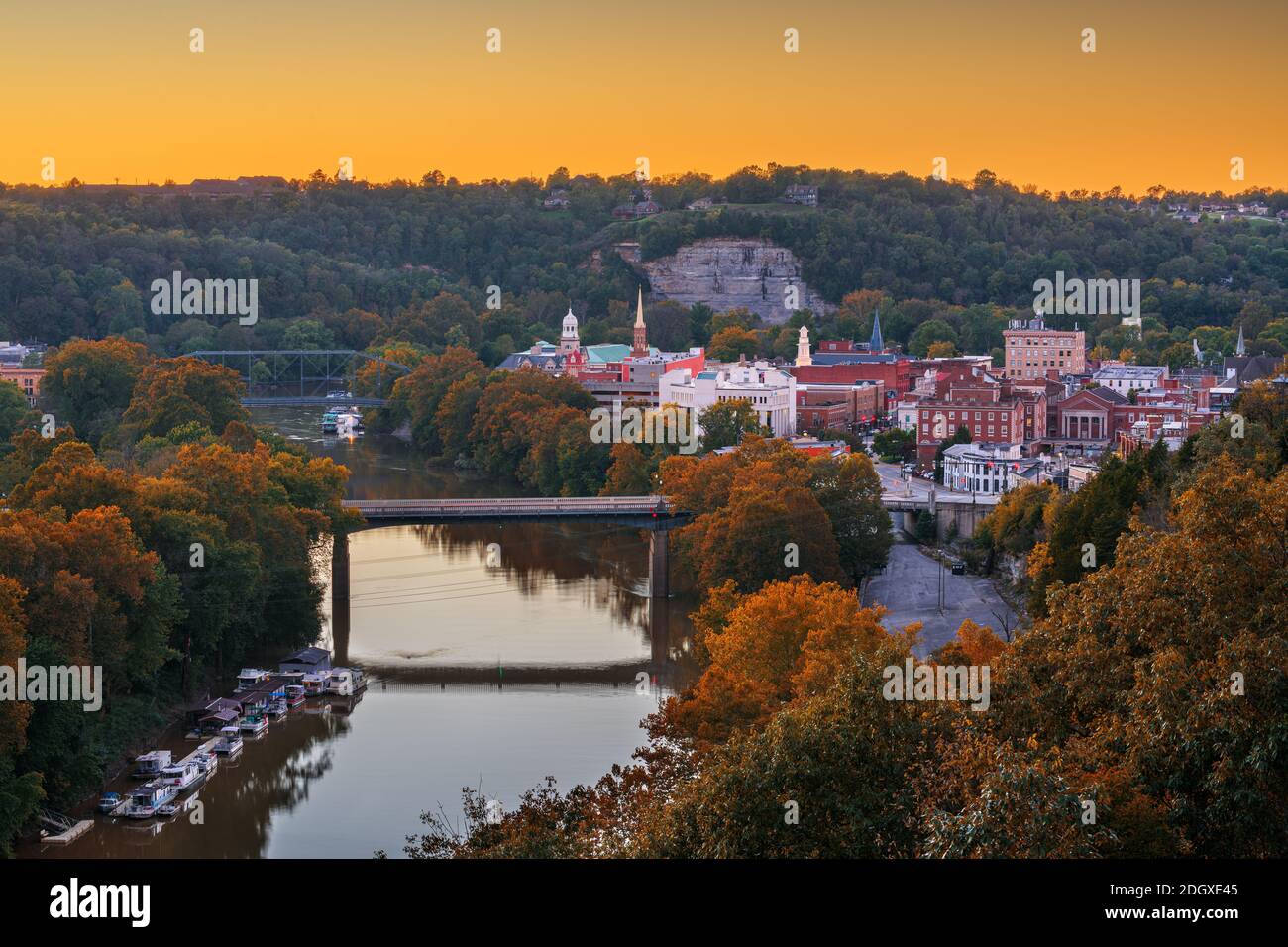 Frankfort, Kentucky, USA town skyline on the Kentucky River at dusk ...