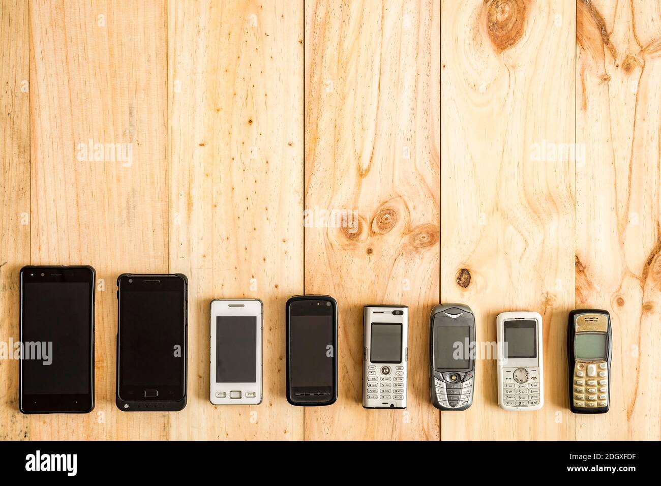 Mobile phones old new hi-res stock photography and images - Alamy