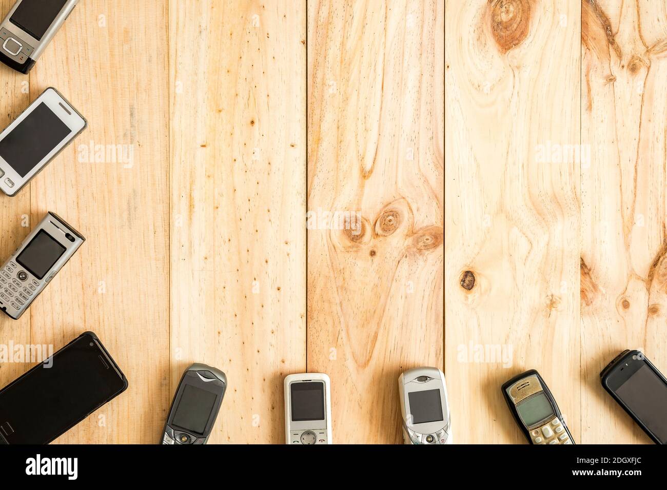 Old and new cell phones hi-res stock photography and images - Alamy