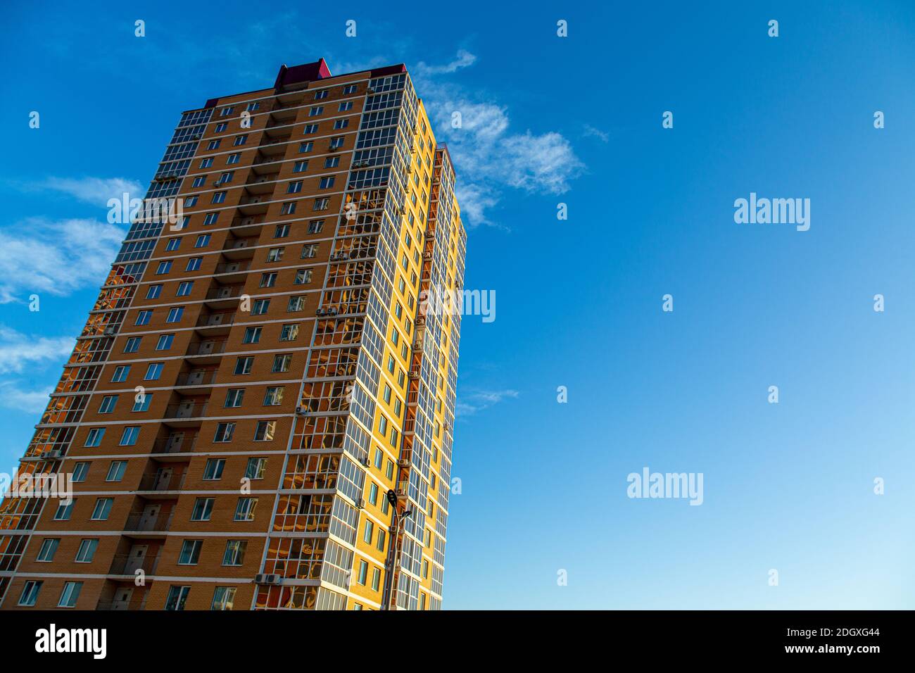 Tall brown building hi-res stock photography and images - Alamy