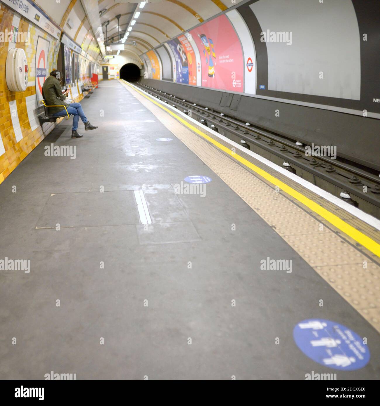 London, England, UK. Covent Garden underground station, platform ...