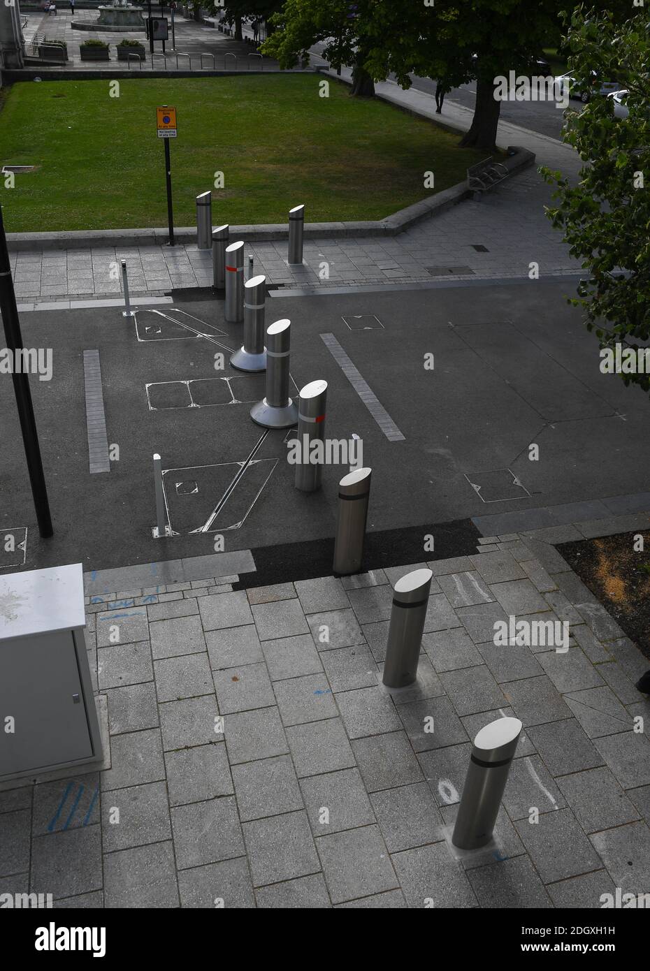 Safety barriers in Southampton making the Guildhall square traffic free ...