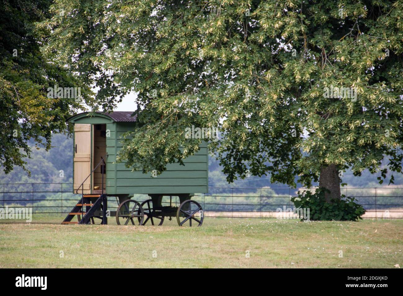 Old shepherds hut hi-res stock photography and images - Alamy