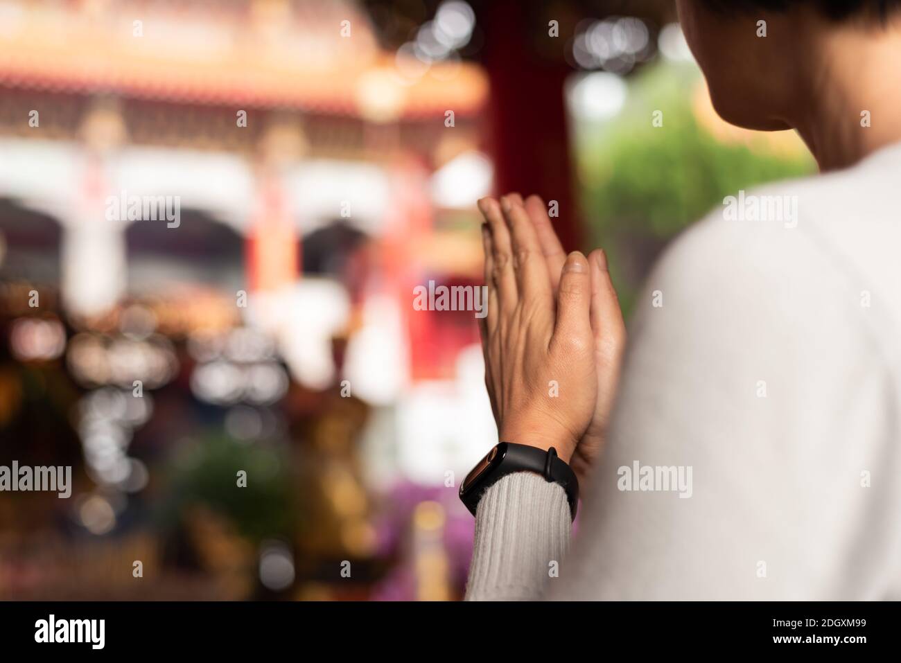 Traveling woman praying Stock Photo - Alamy