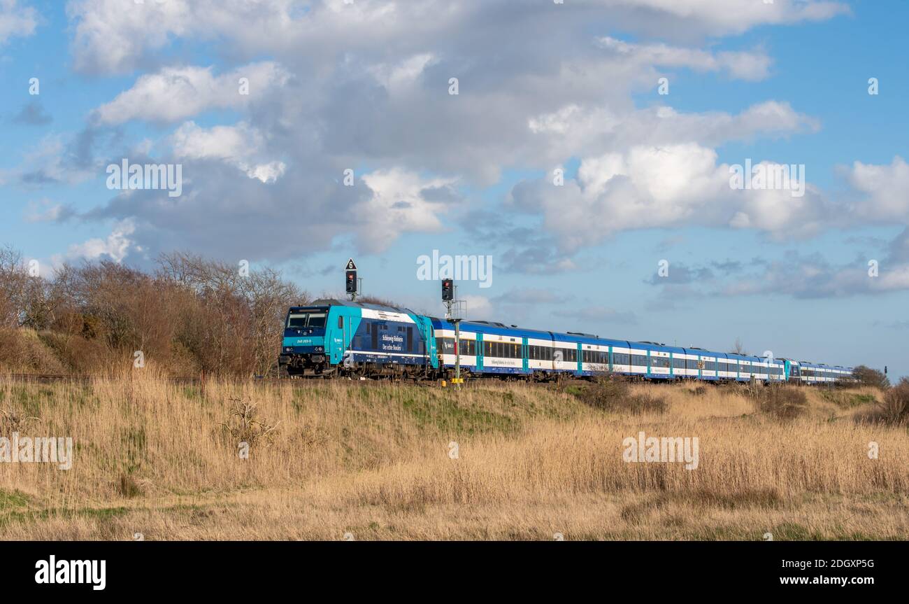 Island line train hi-res stock photography and images - Alamy